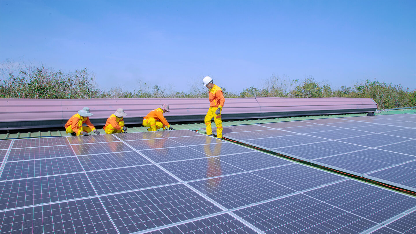 Solar Installation at EIS Headquarters | Ceiba Renewables